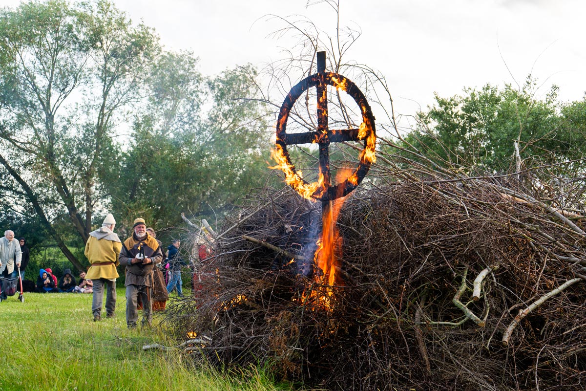 Feuer, Wikinger und alte Volksweisen – Mittsommer auf Trelleborg